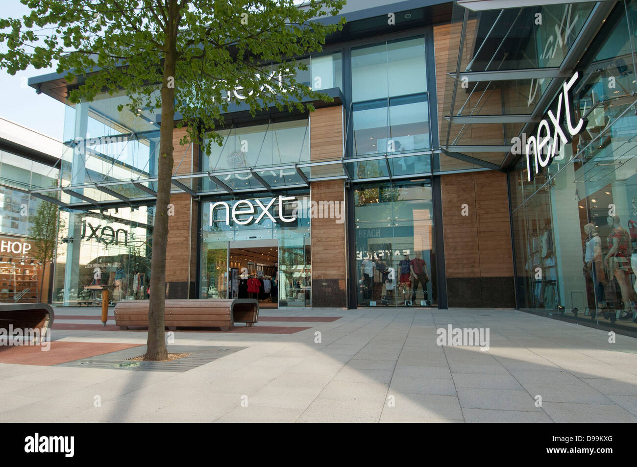 Next store in mall hi-res stock photography and images - Alamy