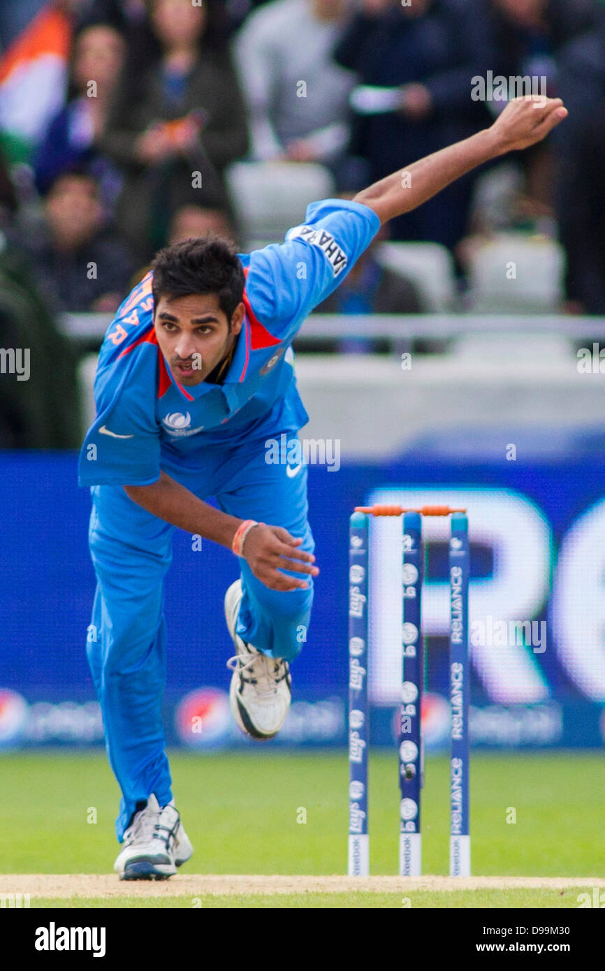 Bhuvneshwar kumar hi-res stock photography and images - Alamy