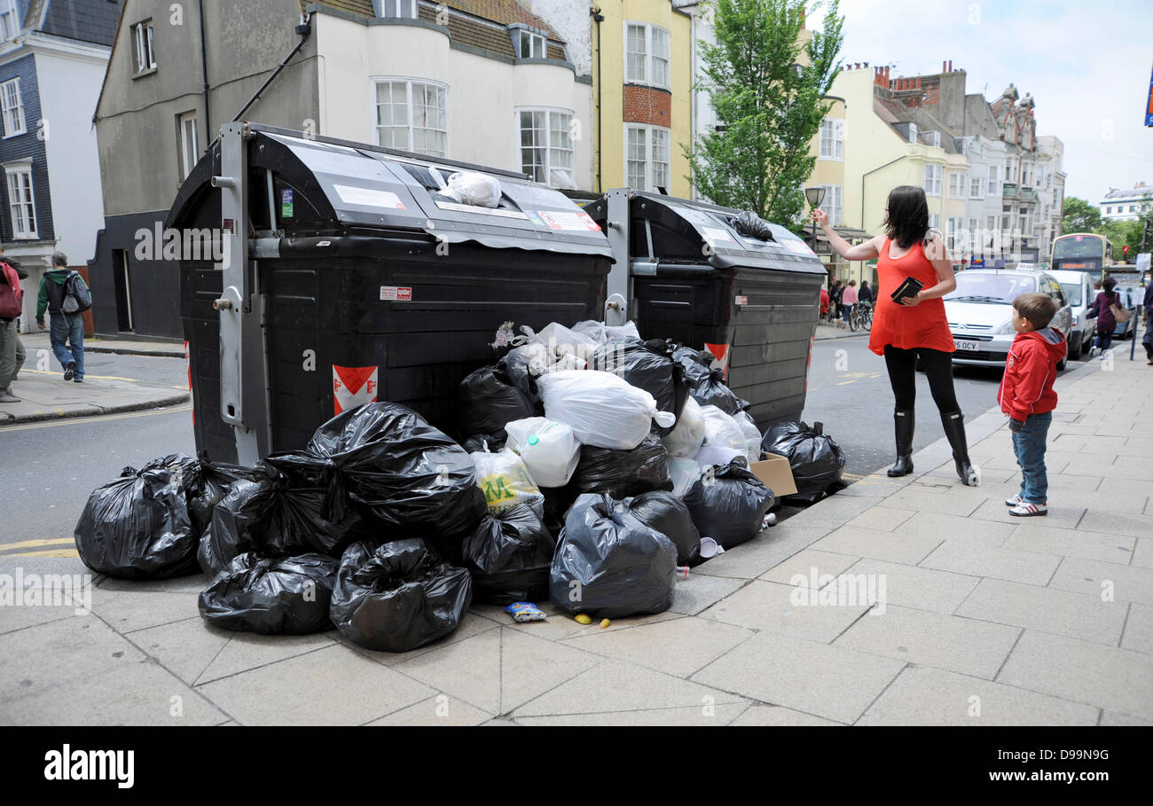 Rubbish build up hi-res stock photography and images - Alamy
