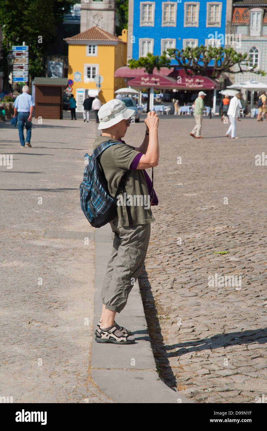Tourist posing for a picture hi-res stock photography and images - Alamy