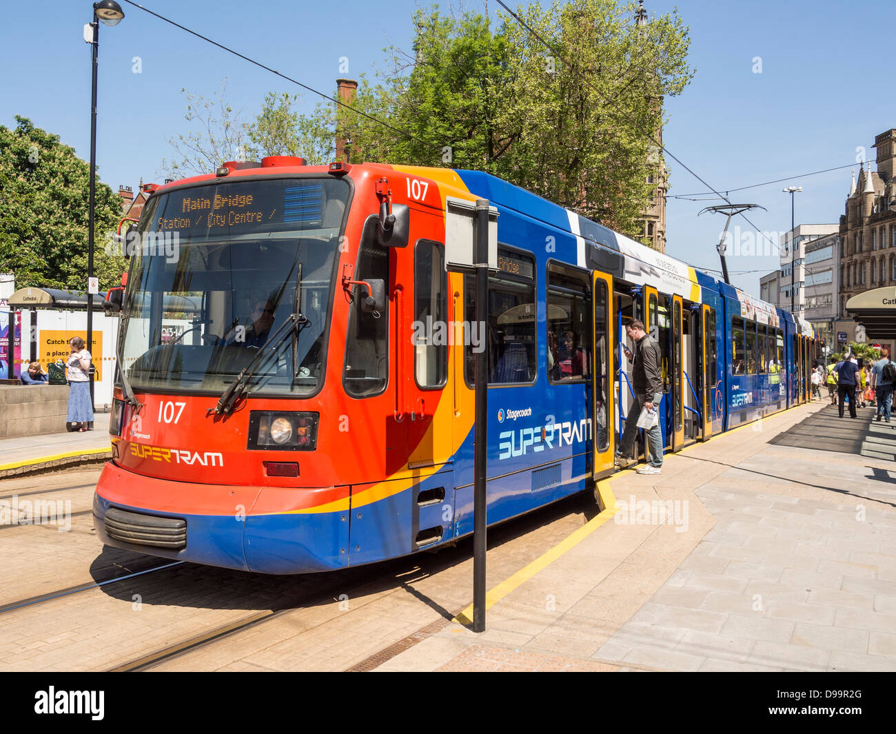 Boarding Sheffield Supertram at Cathedral stop Stock Photo - Alamy