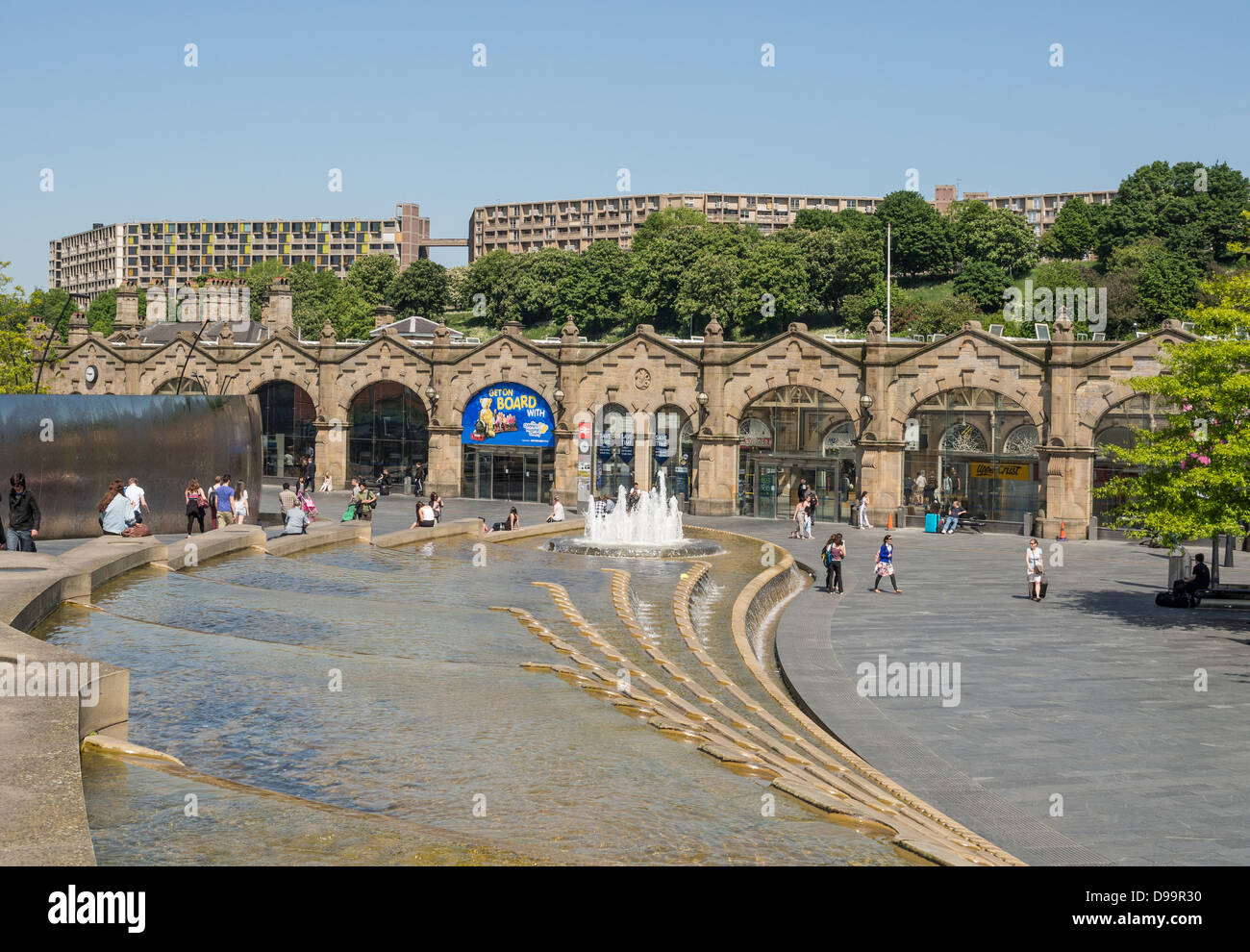 Sheffield station water feature uk hi-res stock photography and images ...