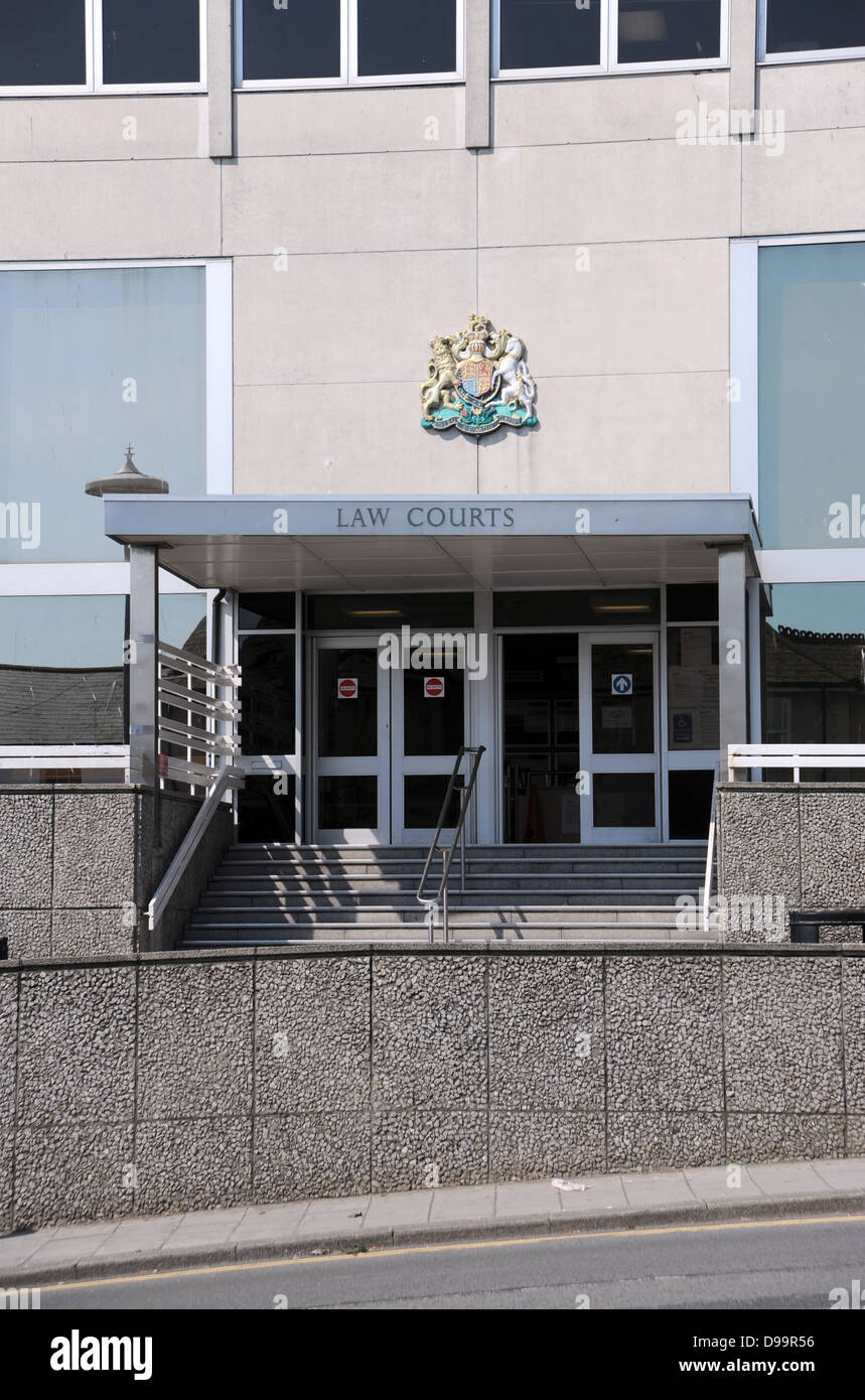 Court room uk magistrate hi-res stock photography and images - Alamy