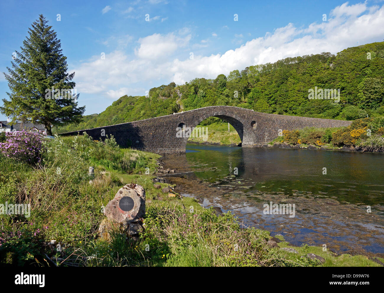 The Clachan Bridge (Atlantic Bridge) linking the Scottish mainland with ...