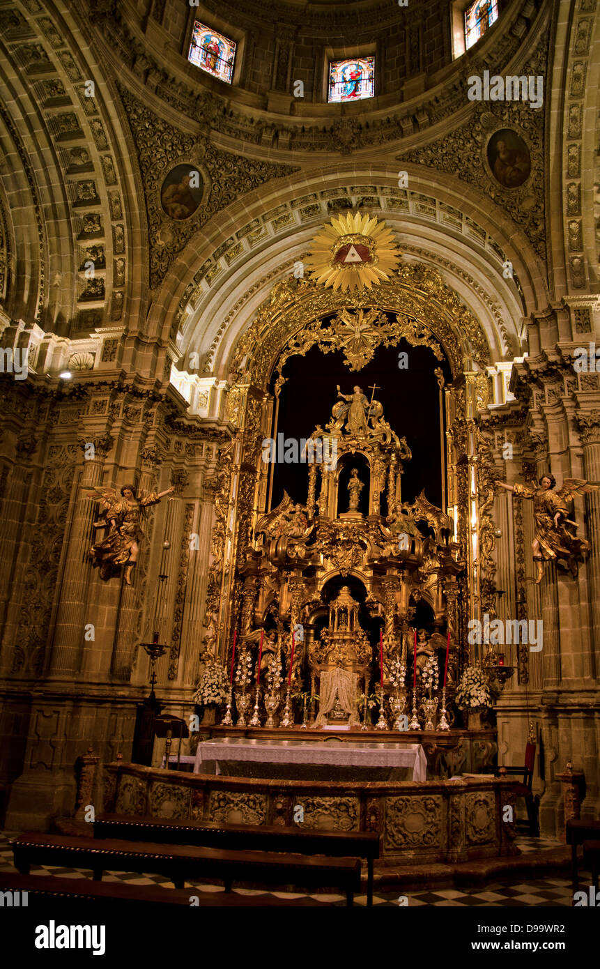 Gothic altarpiece hi-res stock photography and images - Alamy