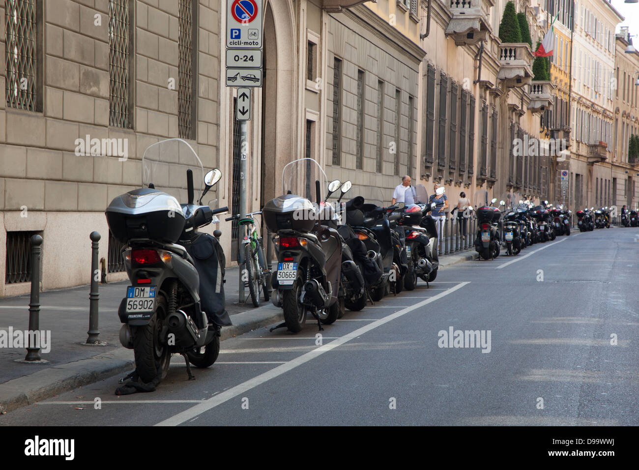 Motorcycles in line hi-res stock photography and images - Alamy