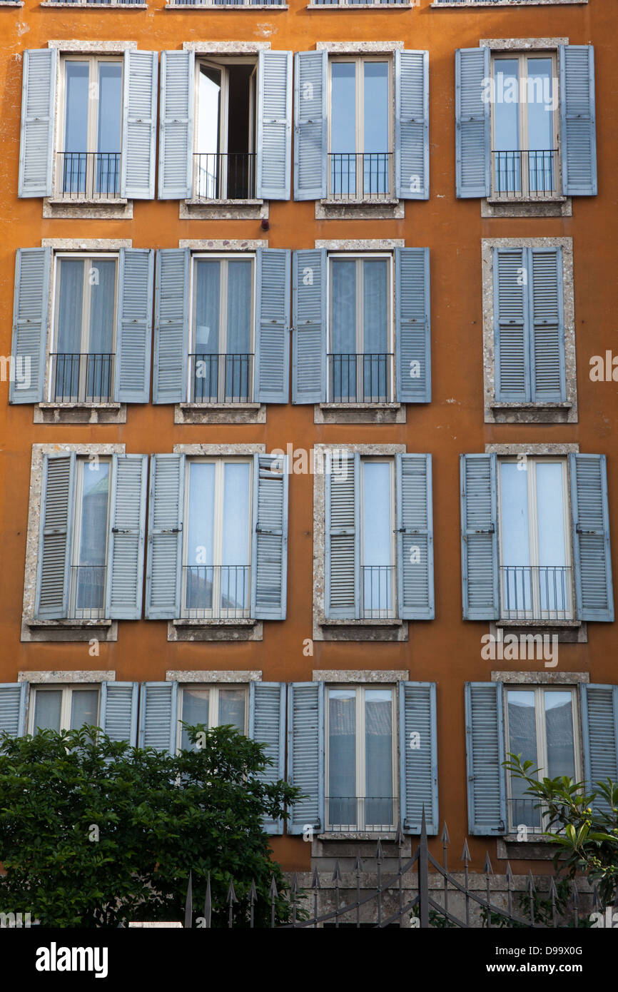 Shutters and windows italy hi-res stock photography and images - Alamy