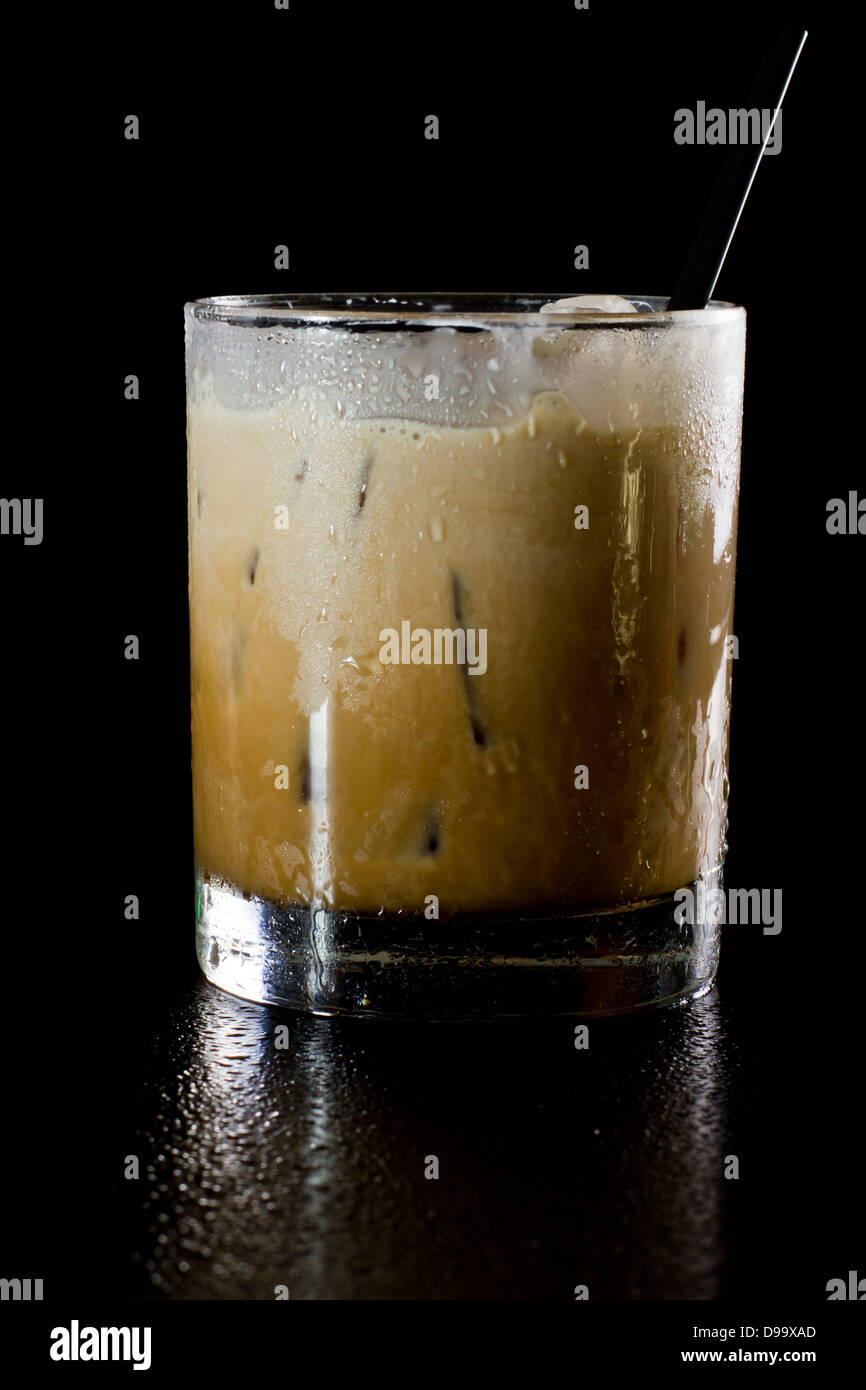 White Russian Cocktail Stock Photos & White Russian Cocktail Stock ...