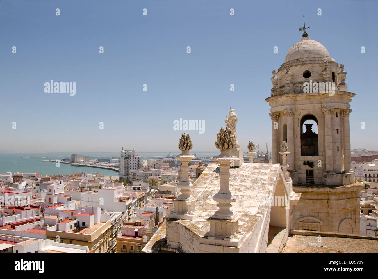 Cadiz city beach hi-res stock photography and images - Alamy