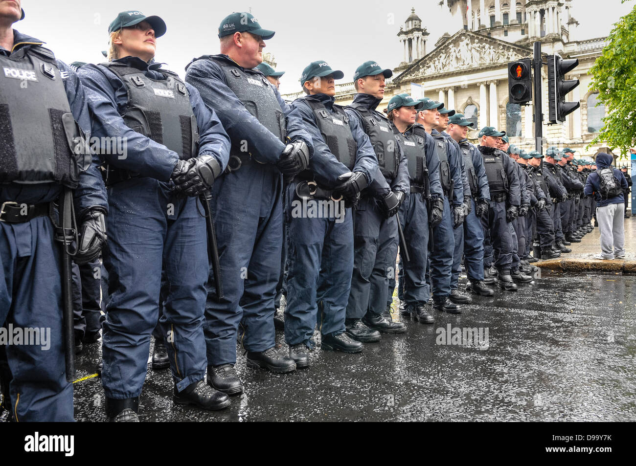 Psni uniforms hi-res stock photography and images - Alamy
