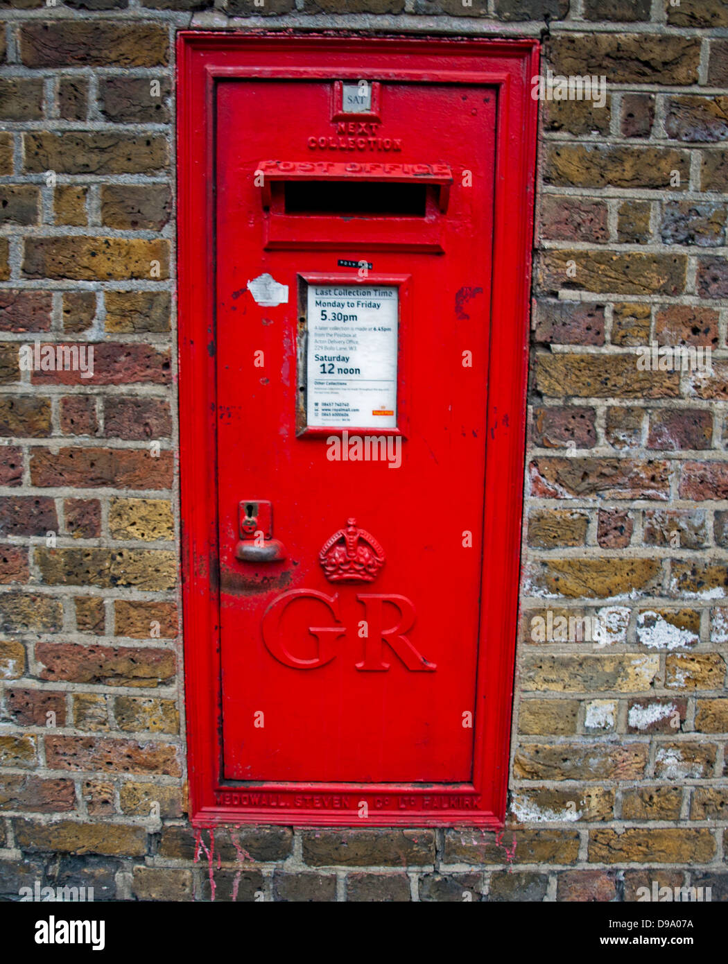 London street post box hi-res stock photography and images - Alamy