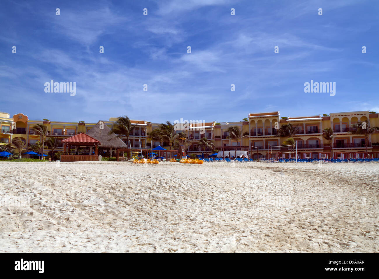 Beach and building of the luxury hotel hi-res stock photography and ...