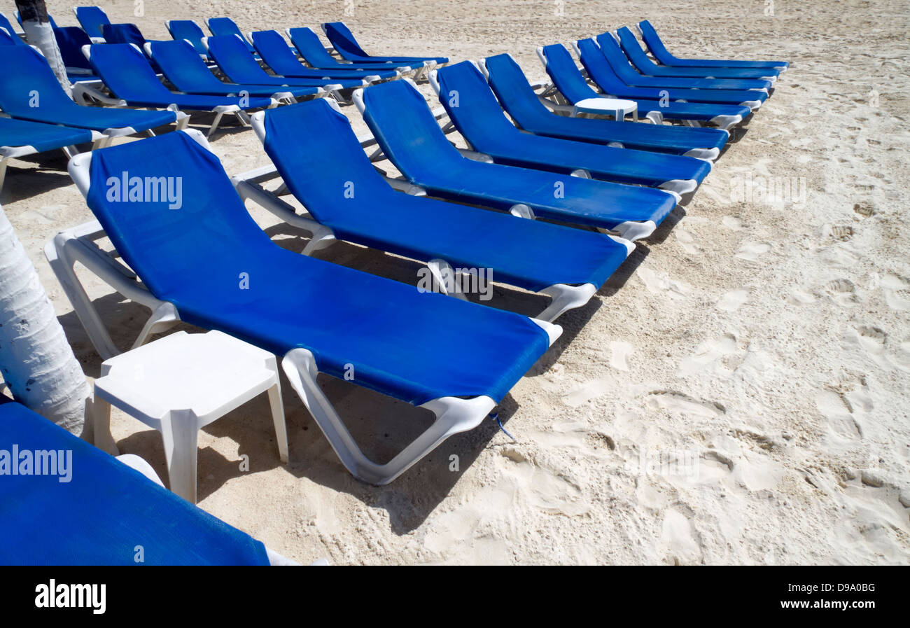 Rows of blue several lounge chairs on the beach Stock Photo - Alamy