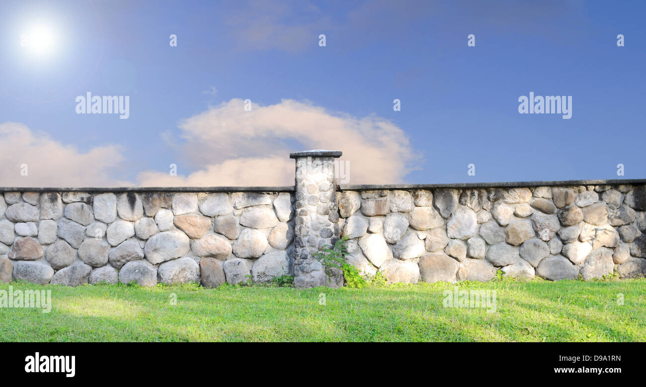 Stone fence hi-res stock photography and images - Alamy