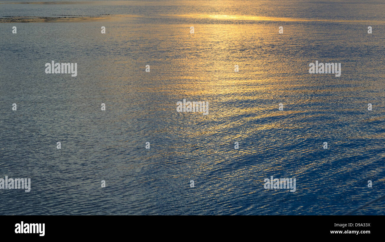 Water waves and sunlight reflecting in the ocean Stock Photo - Alamy