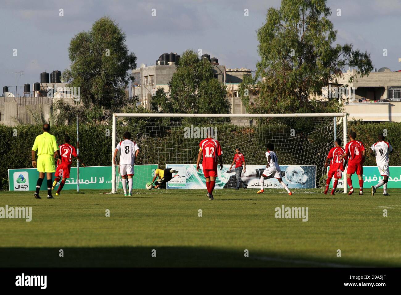 Gaza City, Gaza Strip, Palestinian Territory. 15th June, 2013. Players ...