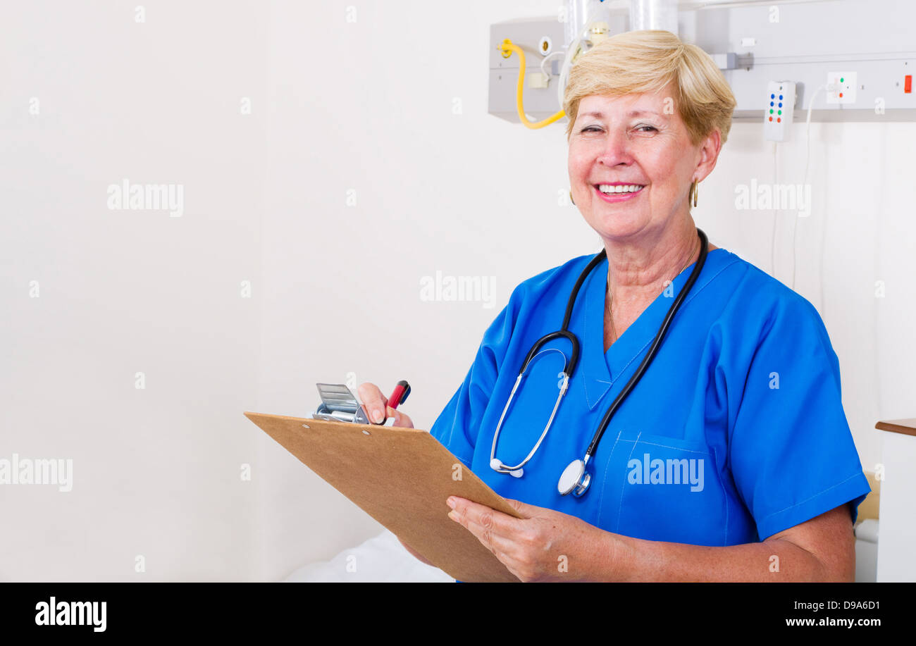 Senior nurse hi-res stock photography and images - Alamy