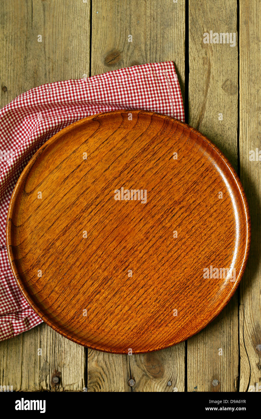 Empty wooden plate hi-res stock photography and images - Alamy