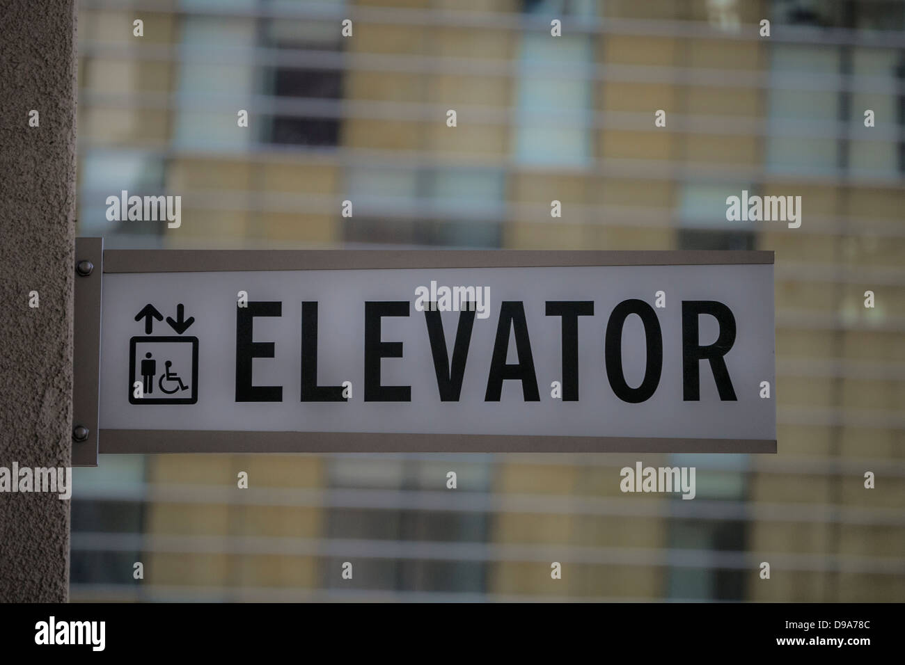 Sign for elevator hi-res stock photography and images - Alamy