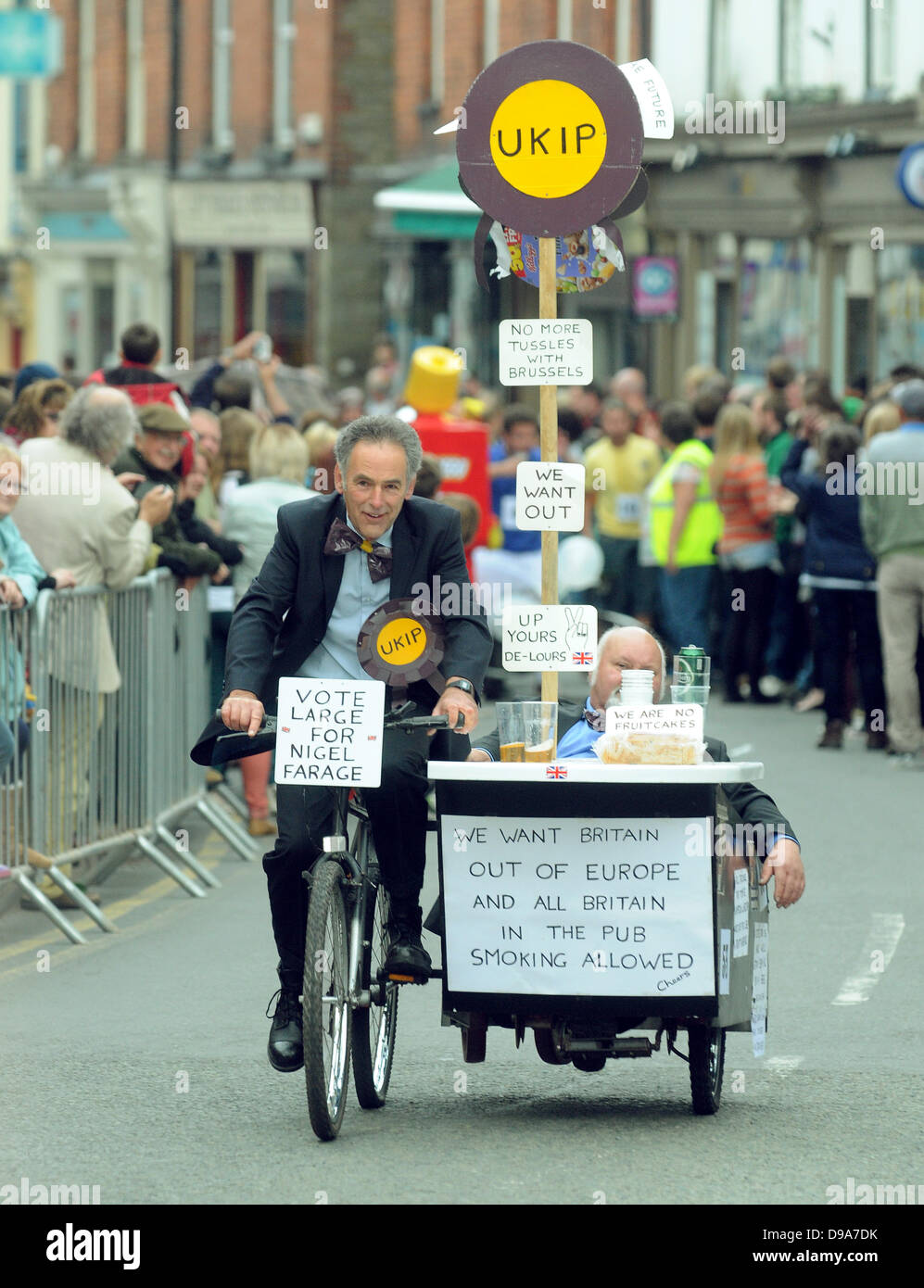 16.6.13 UK Kington Wheelbarrow Race (Beer and Barrows). PIC BY MARK ...