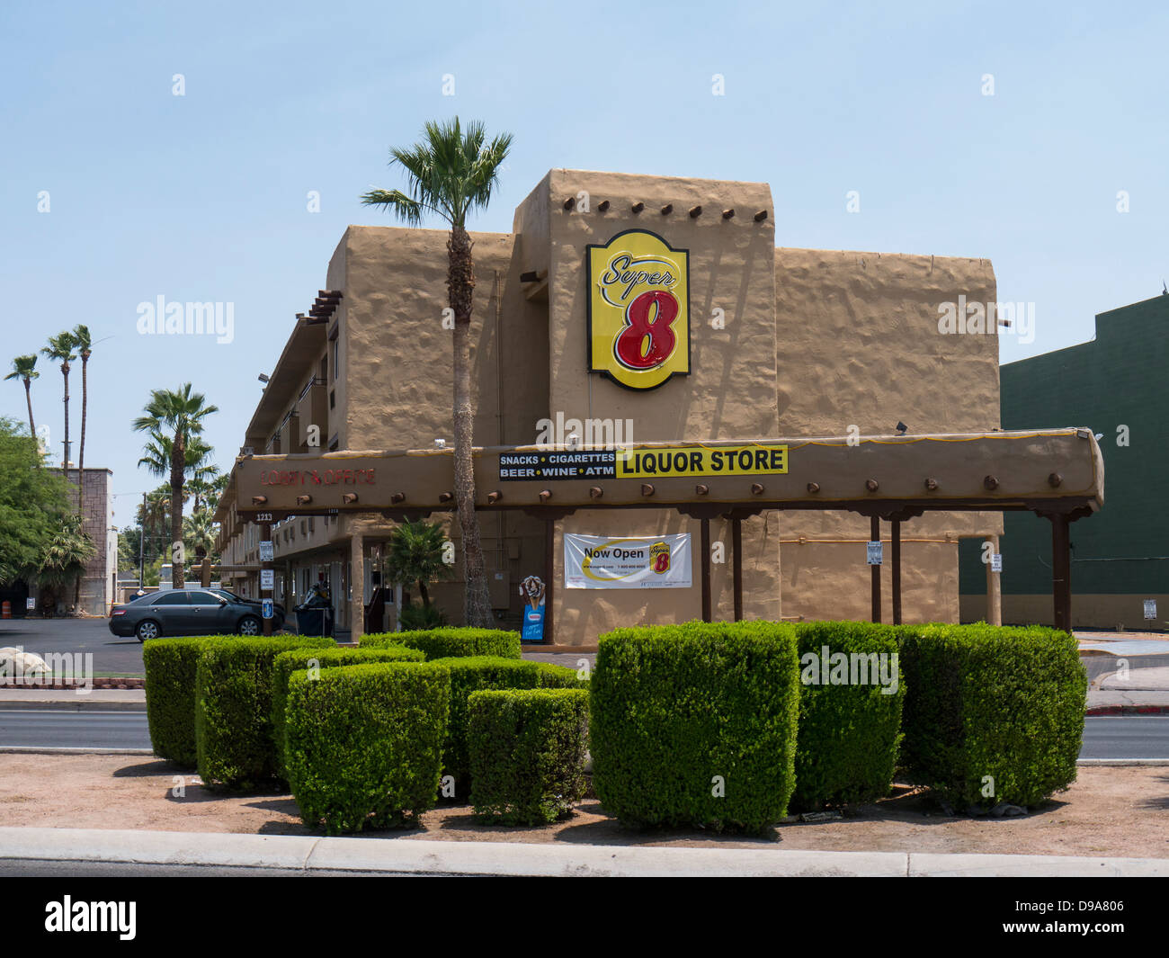 Liquor store exterior hi-res stock photography and images - Alamy