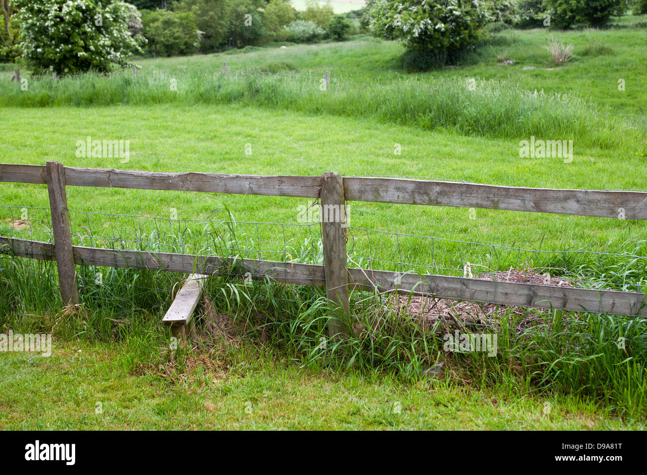 Fence stile hi-res stock photography and images - Alamy