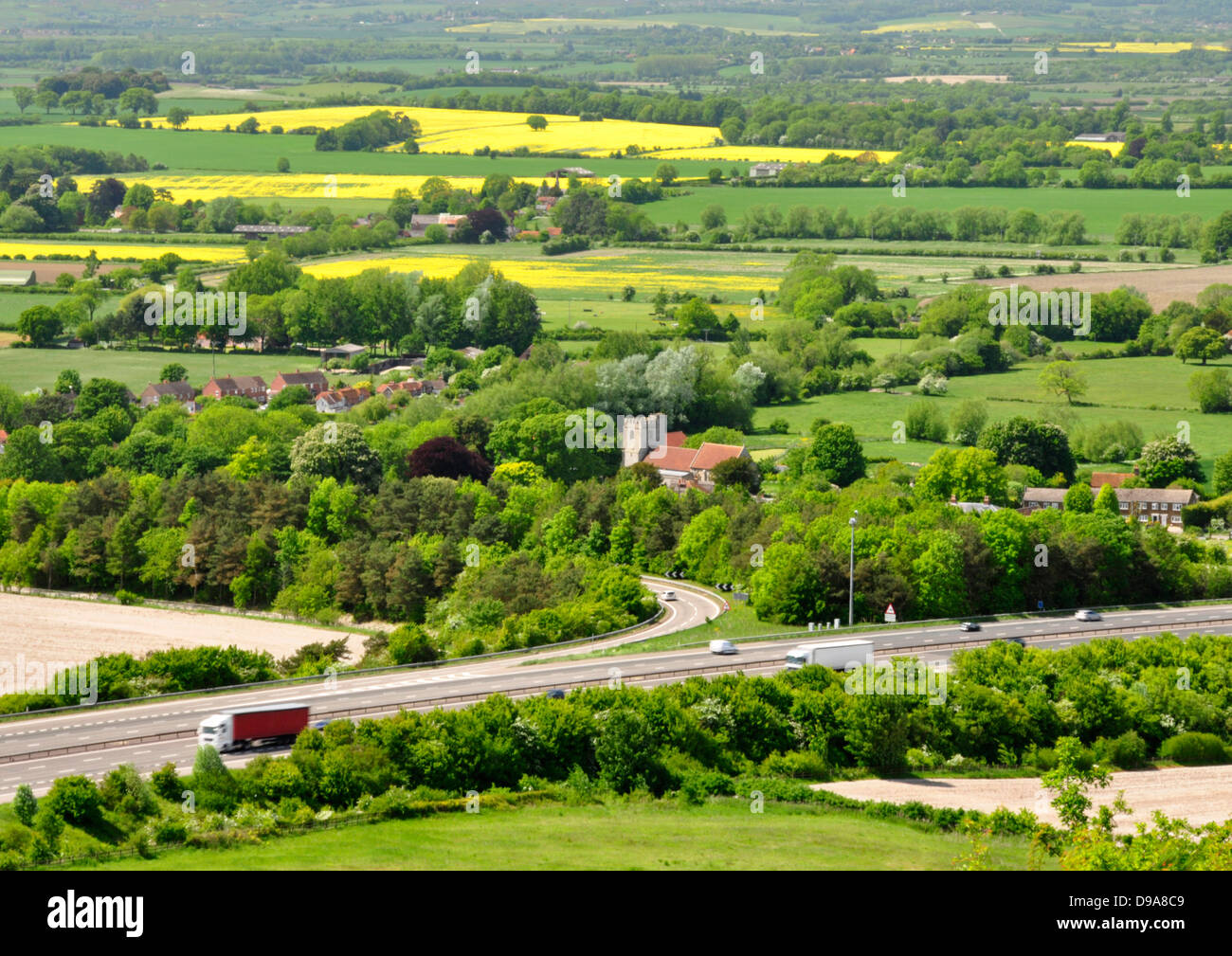 Oxon - Chiltern Hills -rural landscape - viewpoint above M40 and ...