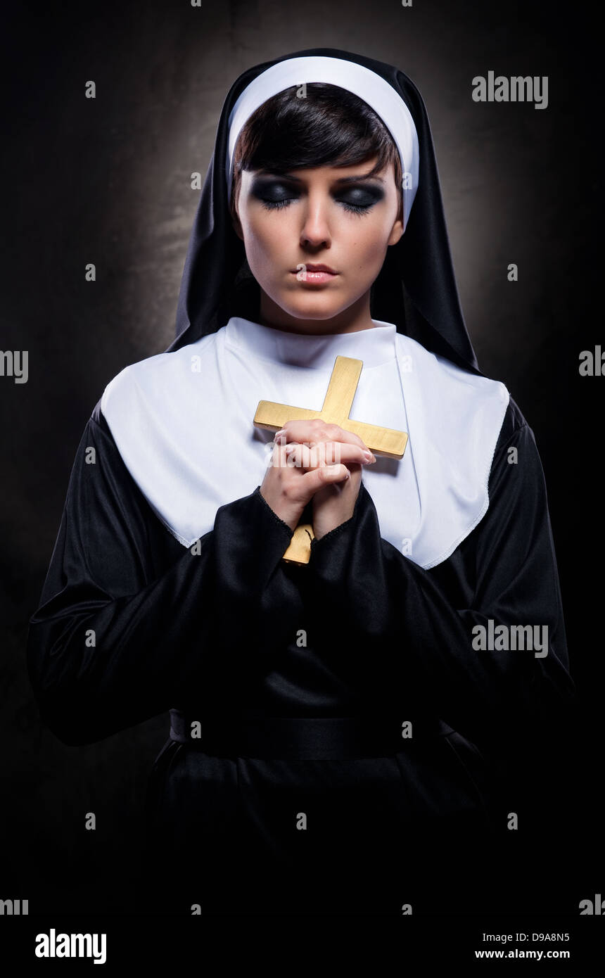 Nun crucifix hi-res stock photography and images - Alamy