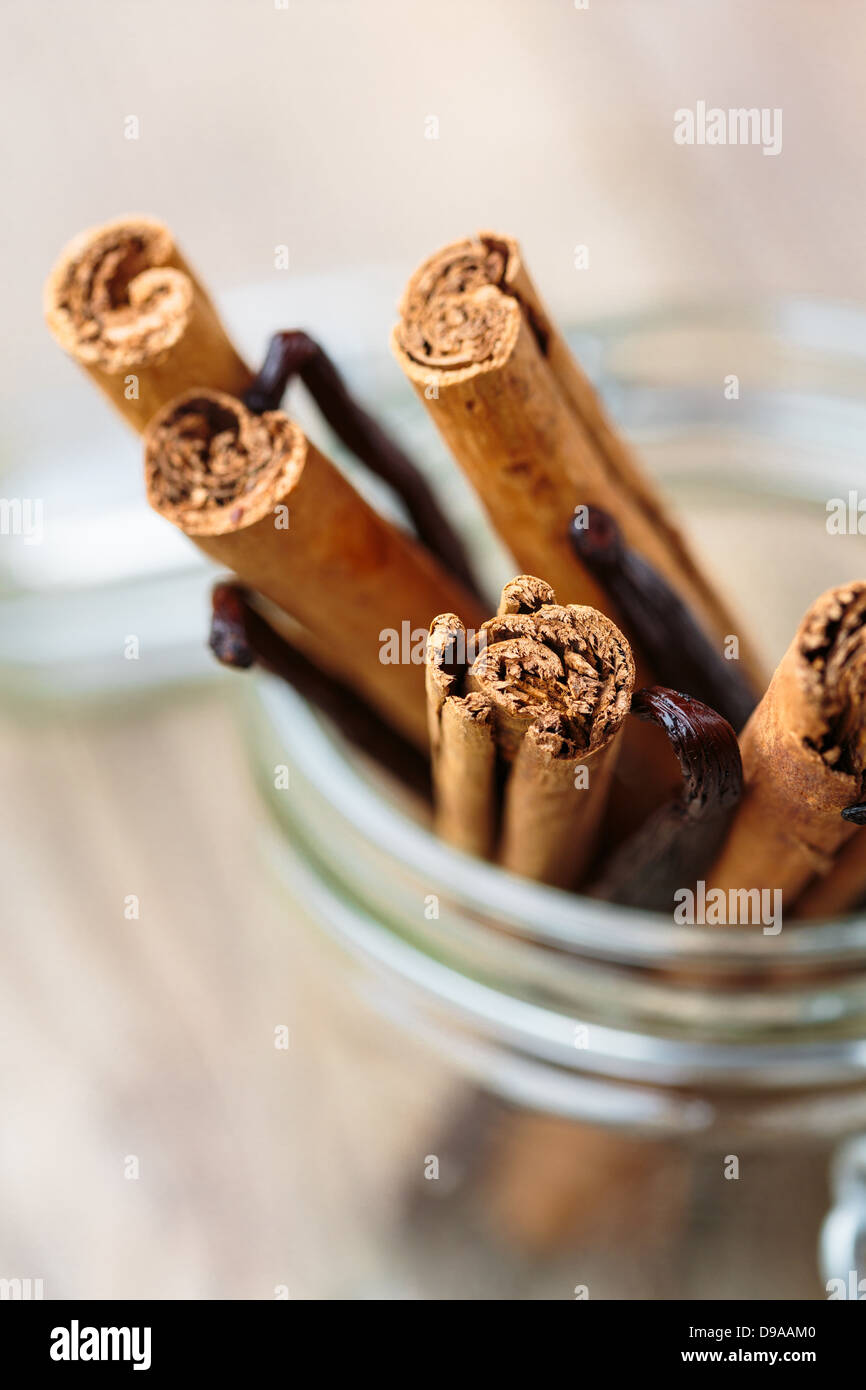 Cinnamon and vanilla sticks in a glass container Stock Photo - Alamy