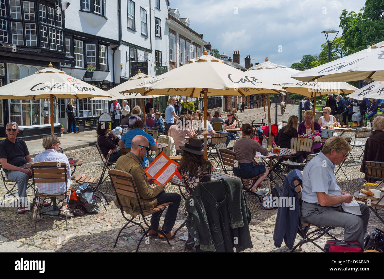 Exeter, Devon, UK May 30th 2013. Outside dining with patrons and ...