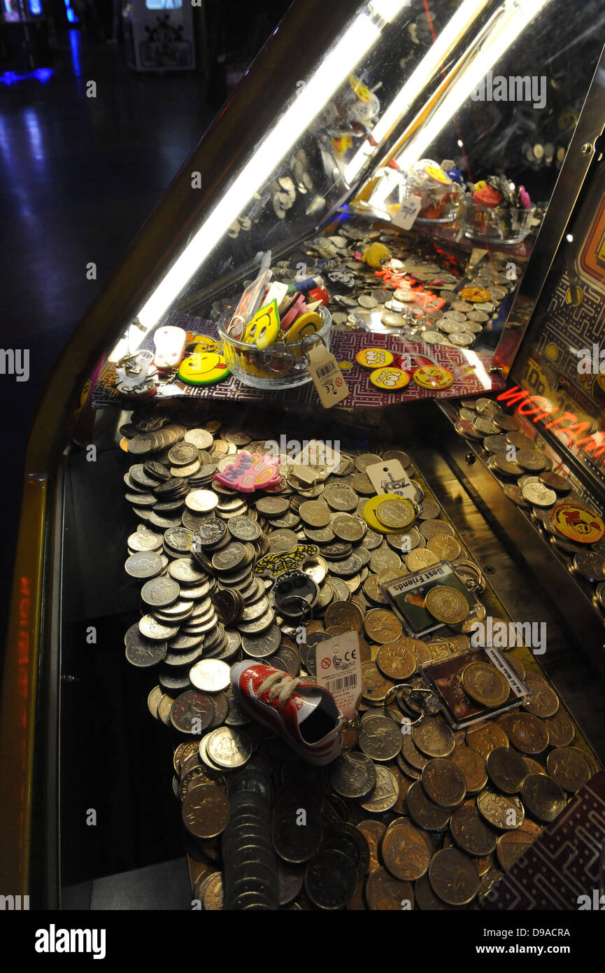 Penny arcade machine hi-res stock photography and images - Alamy