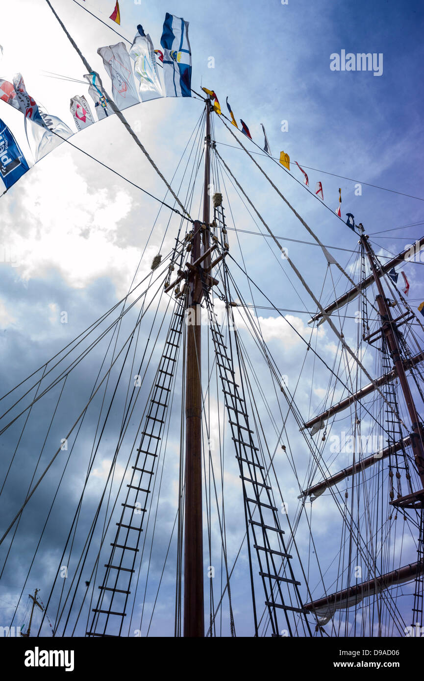 Rope ladders hi-res stock photography and images - Alamy