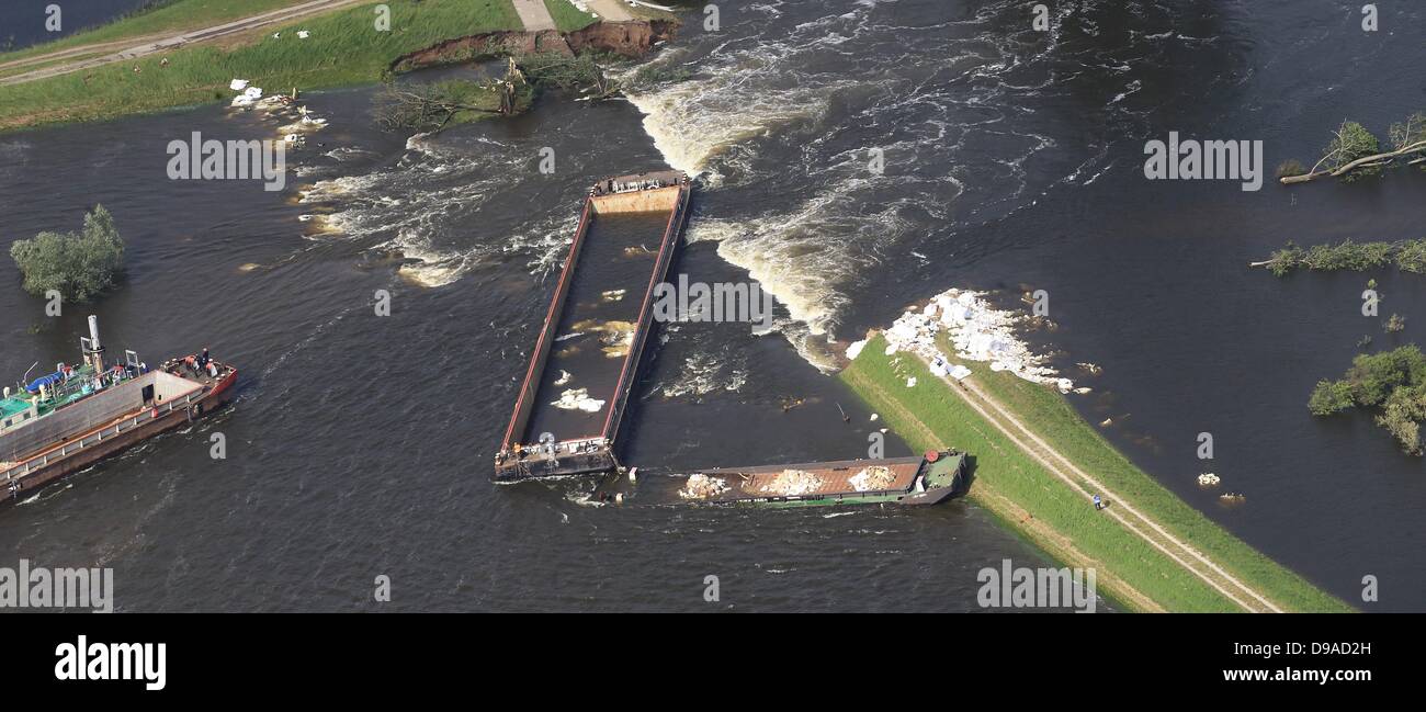 Cargo barges hi-res stock photography and images - Alamy