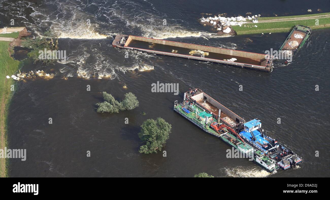 Cargo barges hi-res stock photography and images - Alamy