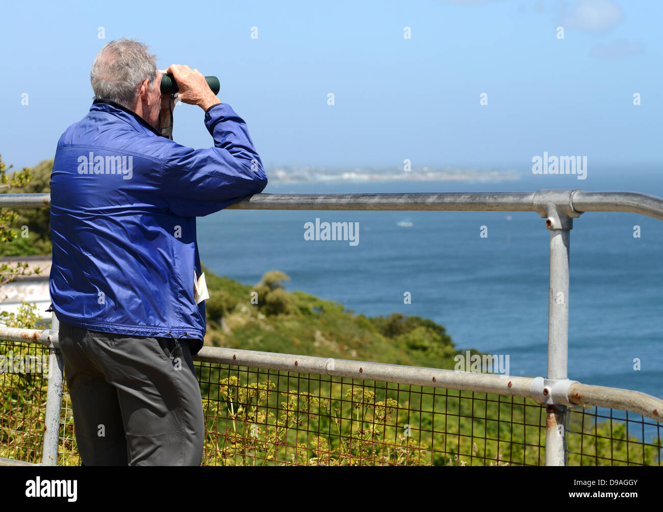 Man looking out to sea hi-res stock photography and images - Alamy