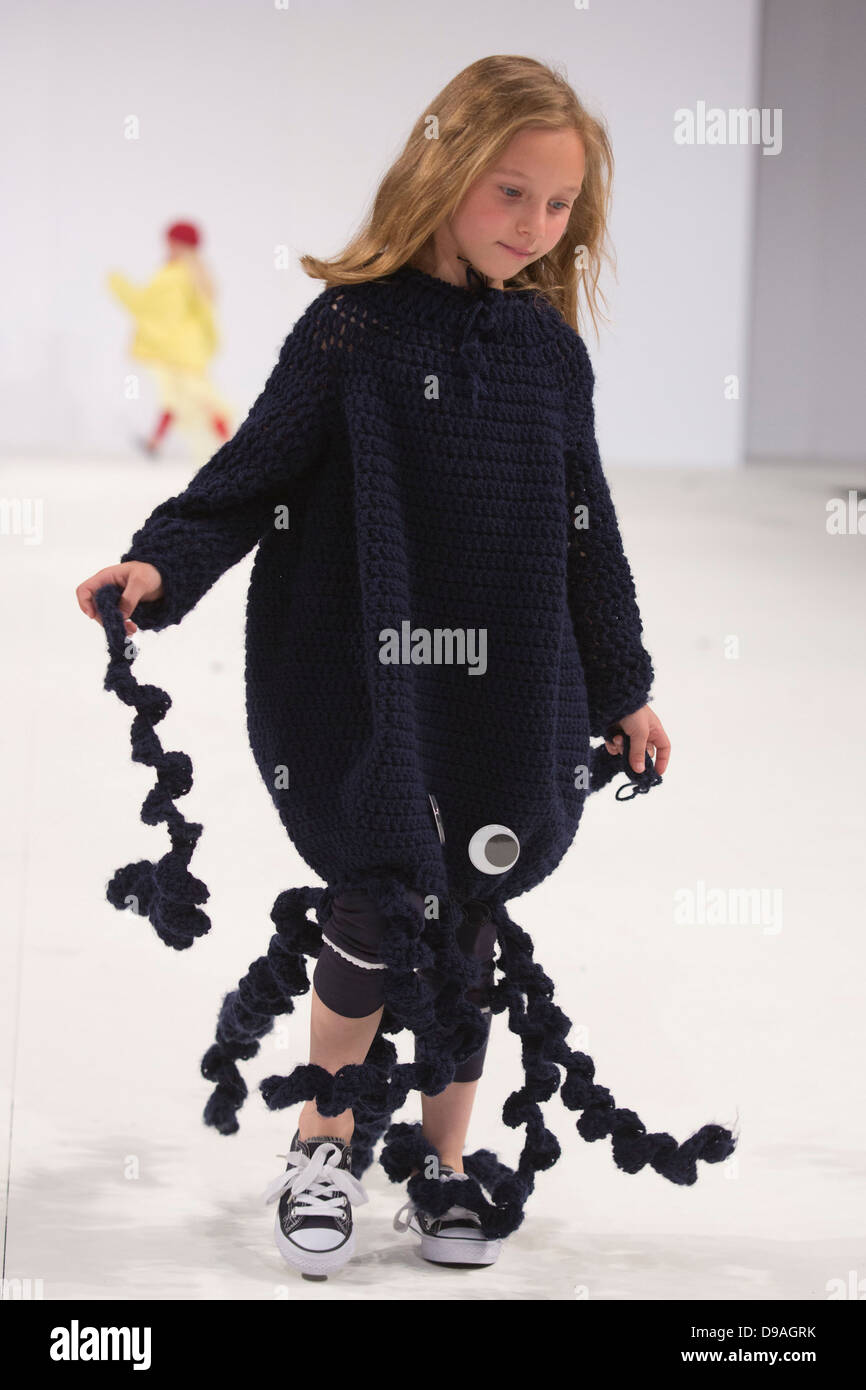 Child girl model catwalk hi-res stock photography and images - Alamy