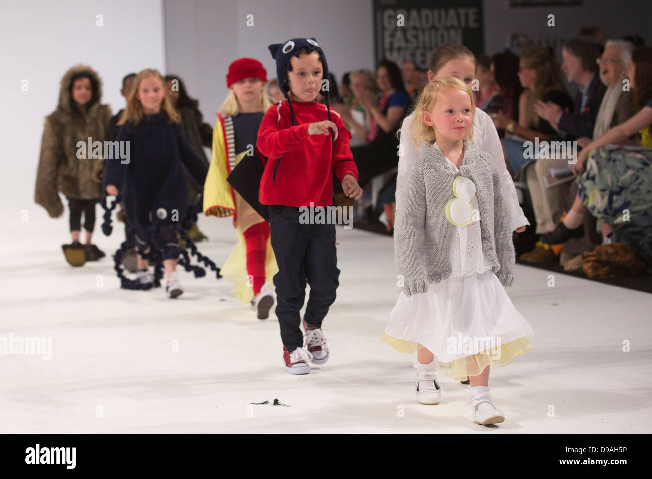 Kids fashion show hi-res stock photography and images - Alamy