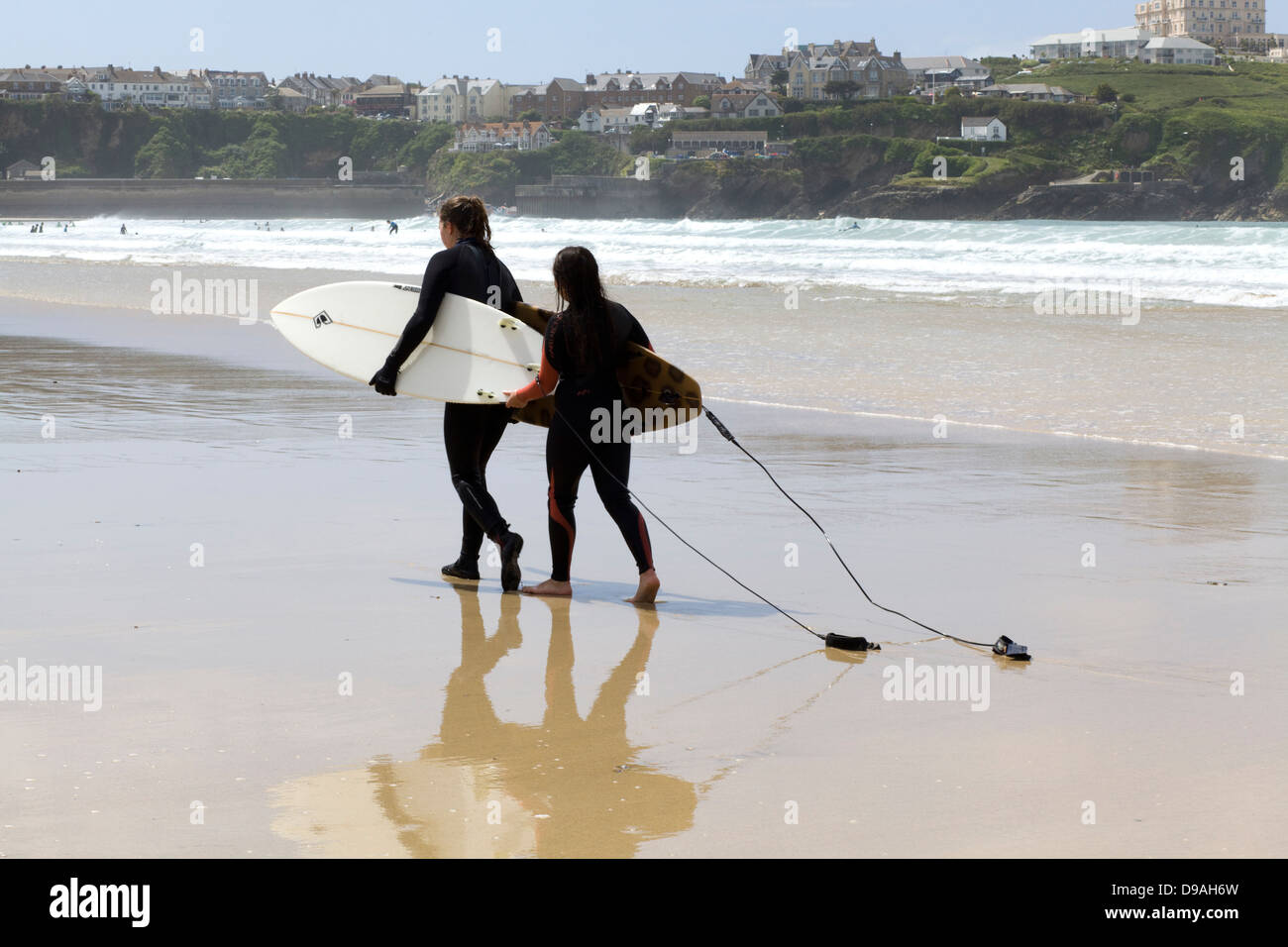 Surfers on the surf in Newquay Cornwall Stock Photo - Alamy