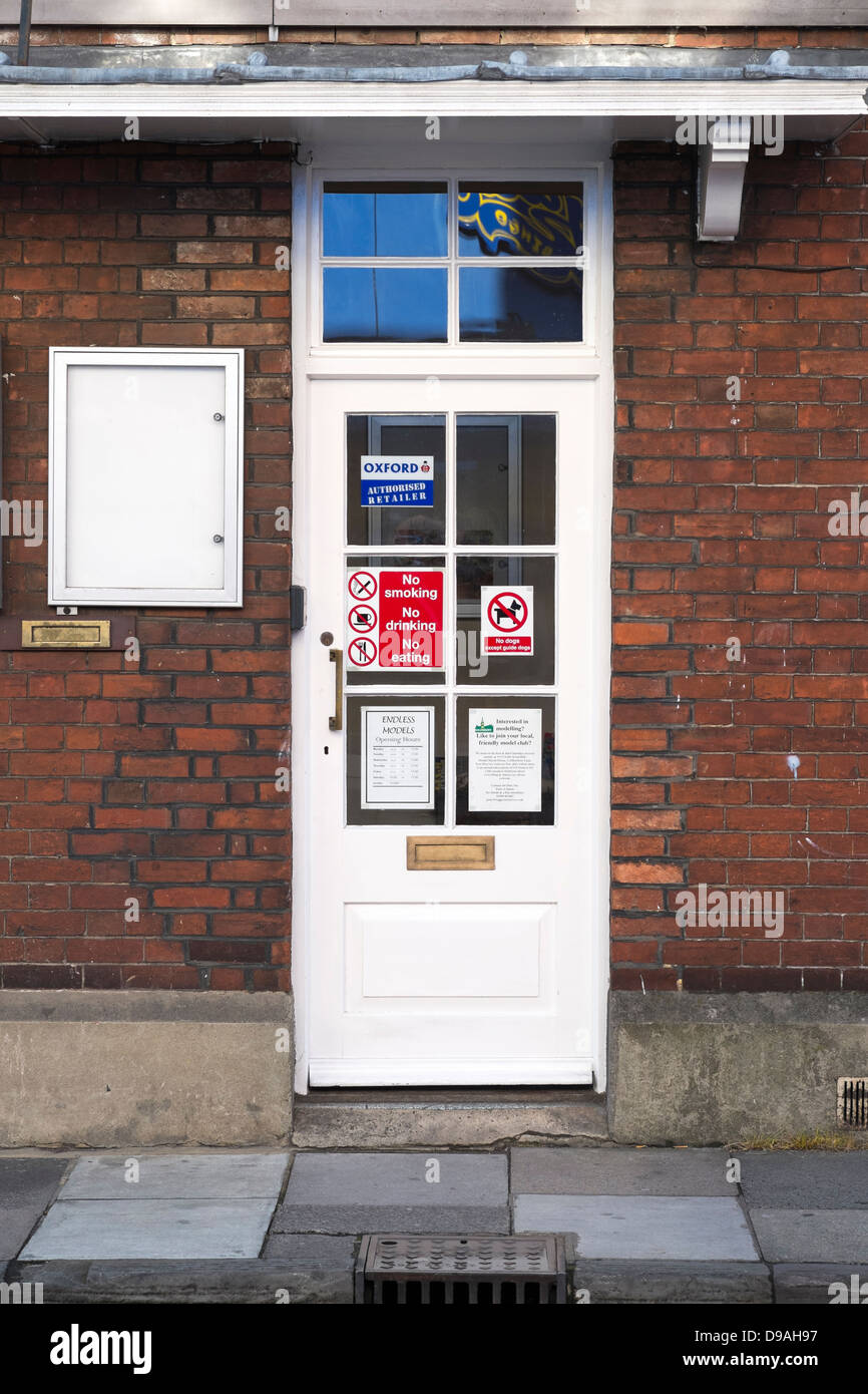 Pavement stickers hi-res stock photography and images - Alamy