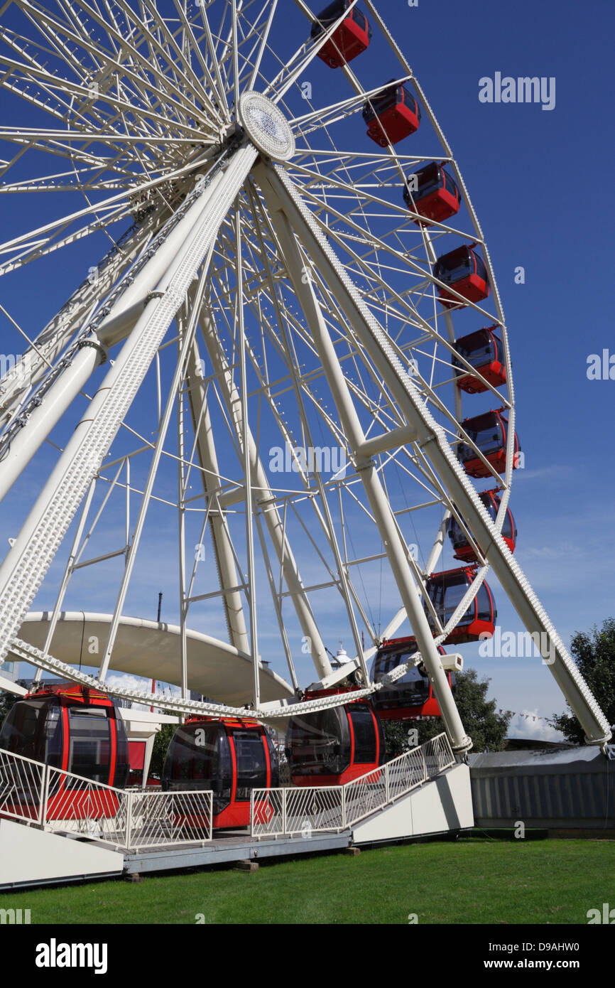 Cardiff bay ferris wheel hi-res stock photography and images - Alamy