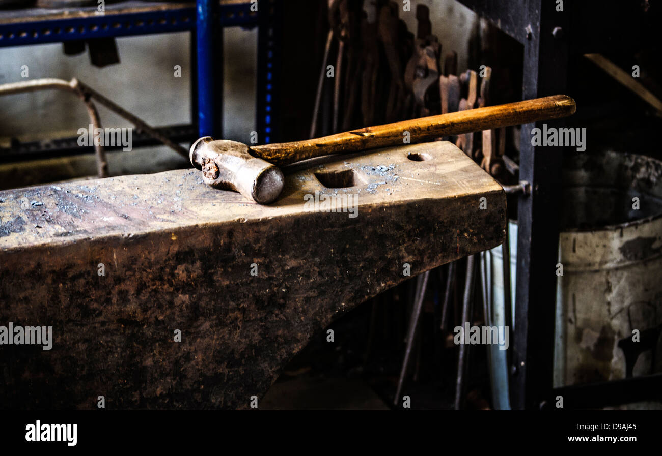 Hammer and anvil hi-res stock photography and images - Alamy