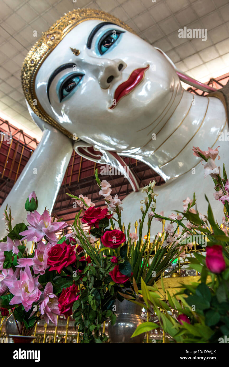 Close up of the giant Buddha statue in Chaukhtatgyi Paya Rangoon Burma ...