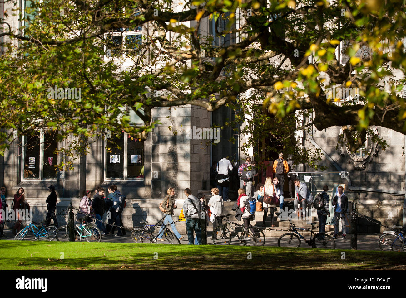 Students going to classes in the grounds of Trinity College Dublin in ...