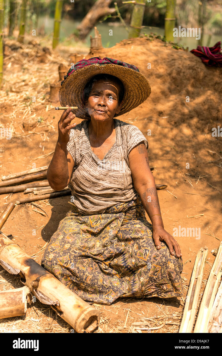 Burmese old woman smoking cigar Burma Myanmar Stock Photo - Alamy