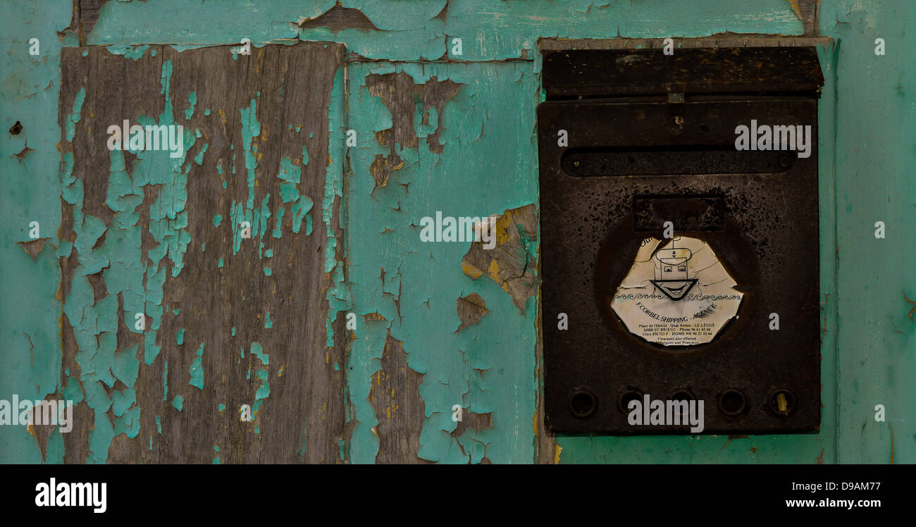 An old and rusted letterbox Stock Photo - Alamy