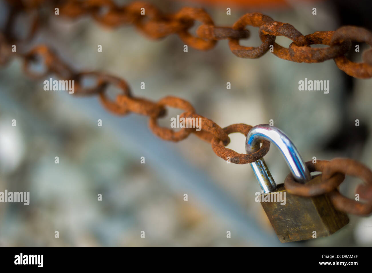 Rusted chain hi-res stock photography and images - Alamy