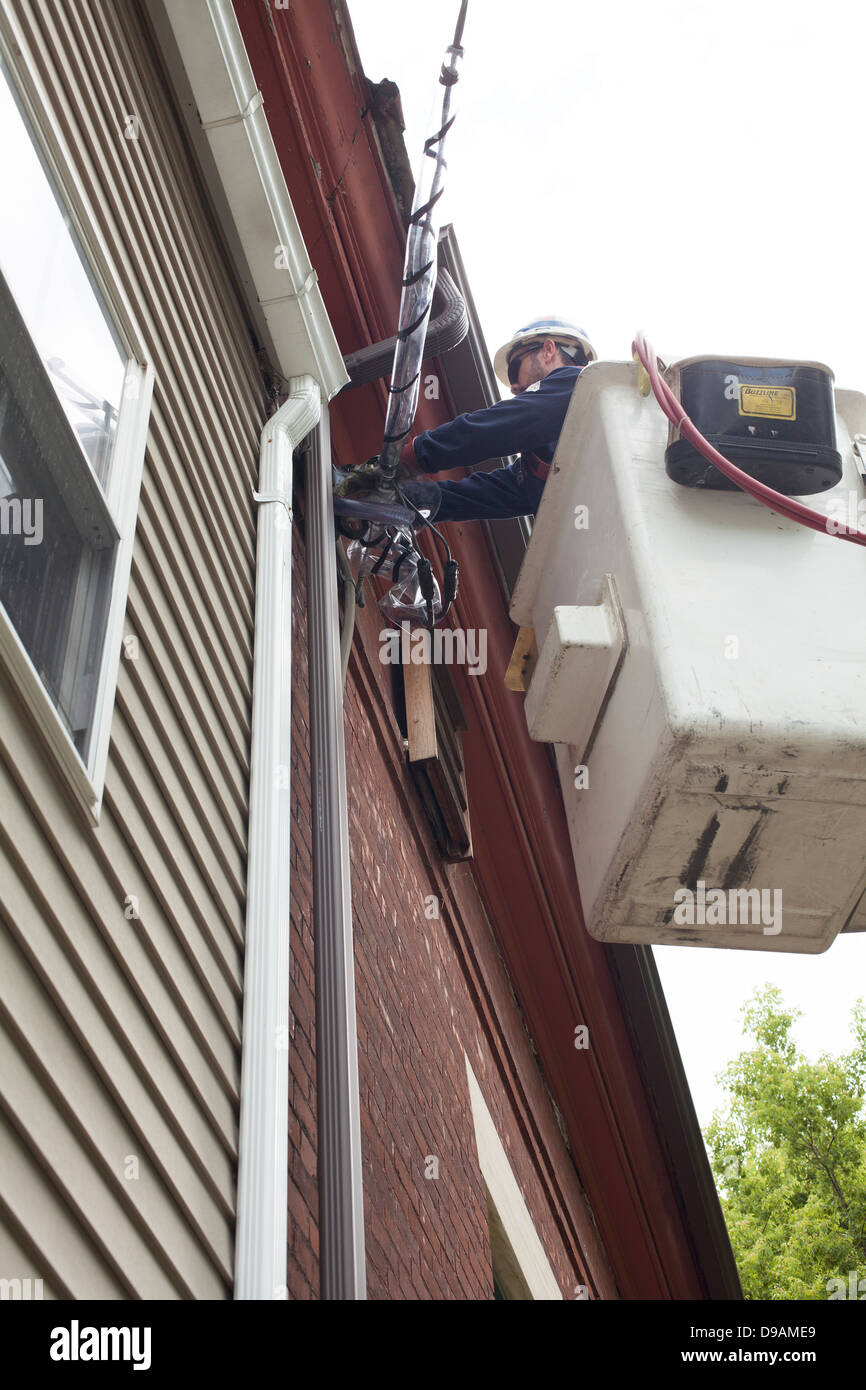 Workman at height in lift hi-res stock photography and images - Alamy