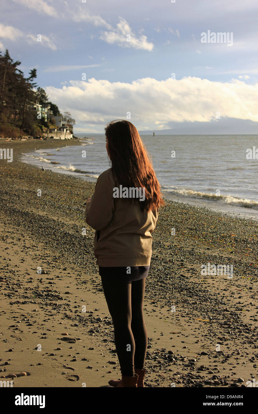 Staring off distance hi-res stock photography and images - Alamy