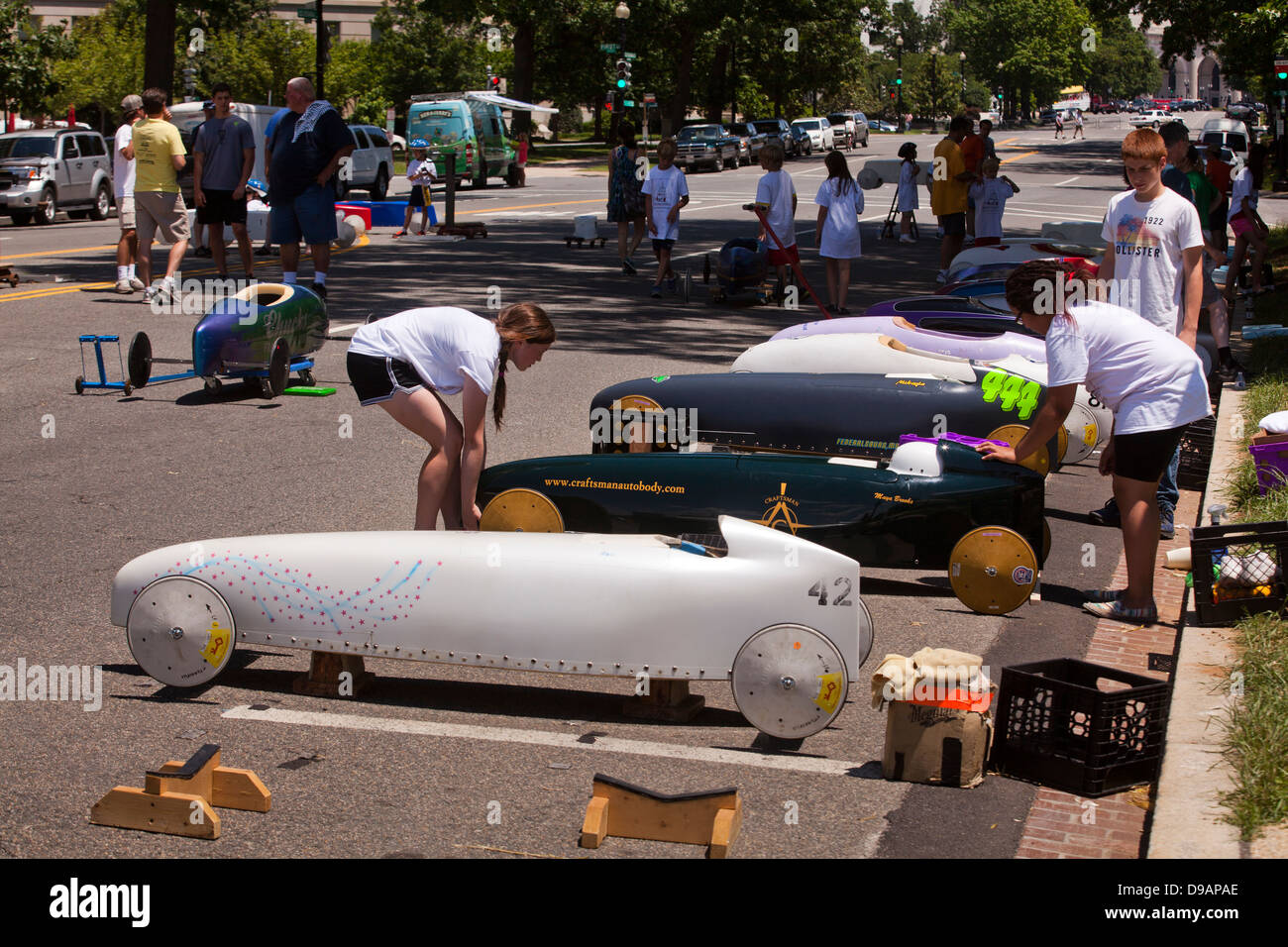 Moving cars hi-res stock photography and images - Alamy