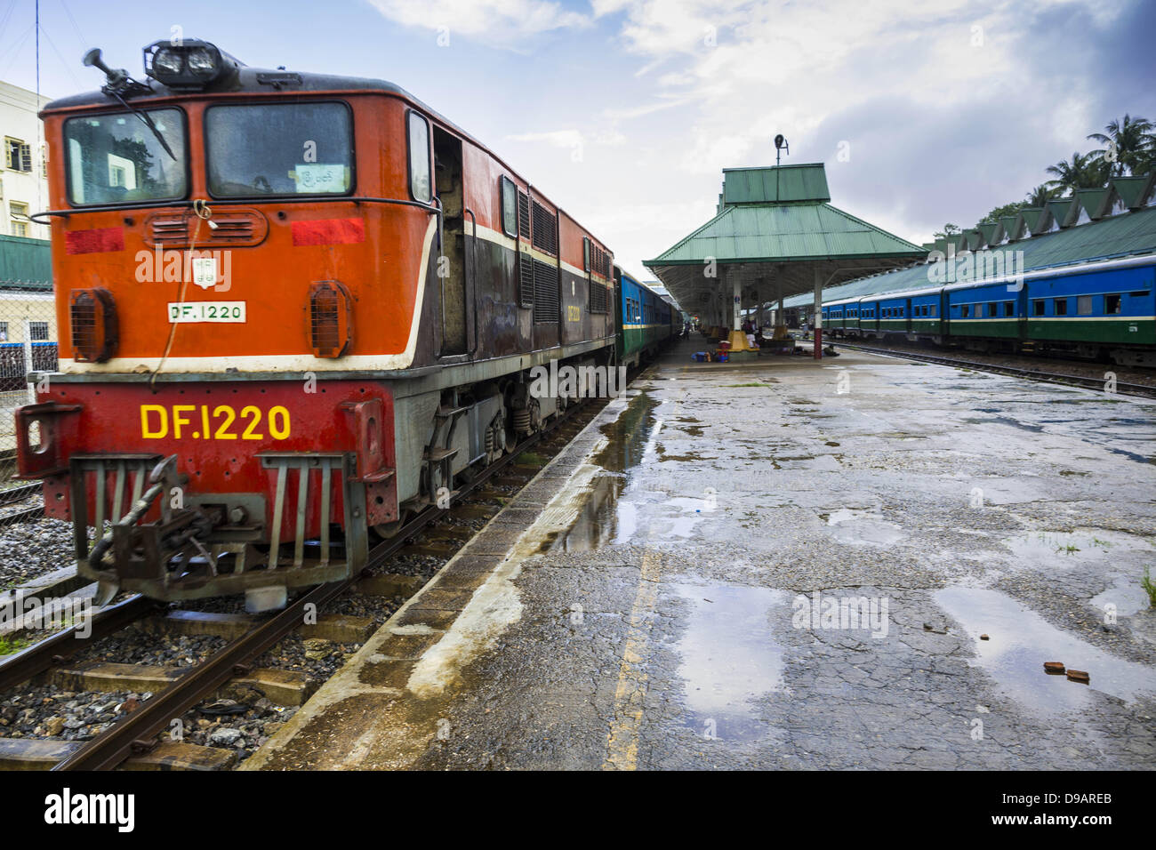 Yangon, Union of Myanmar. 15th June, 2013. The Yangon Circular Train ...